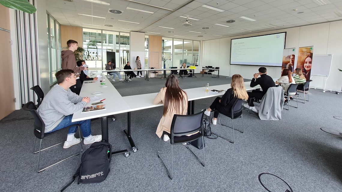 Besuch bei der Firma Bechtle - Andreas-Schneider-Schule Heilbronn